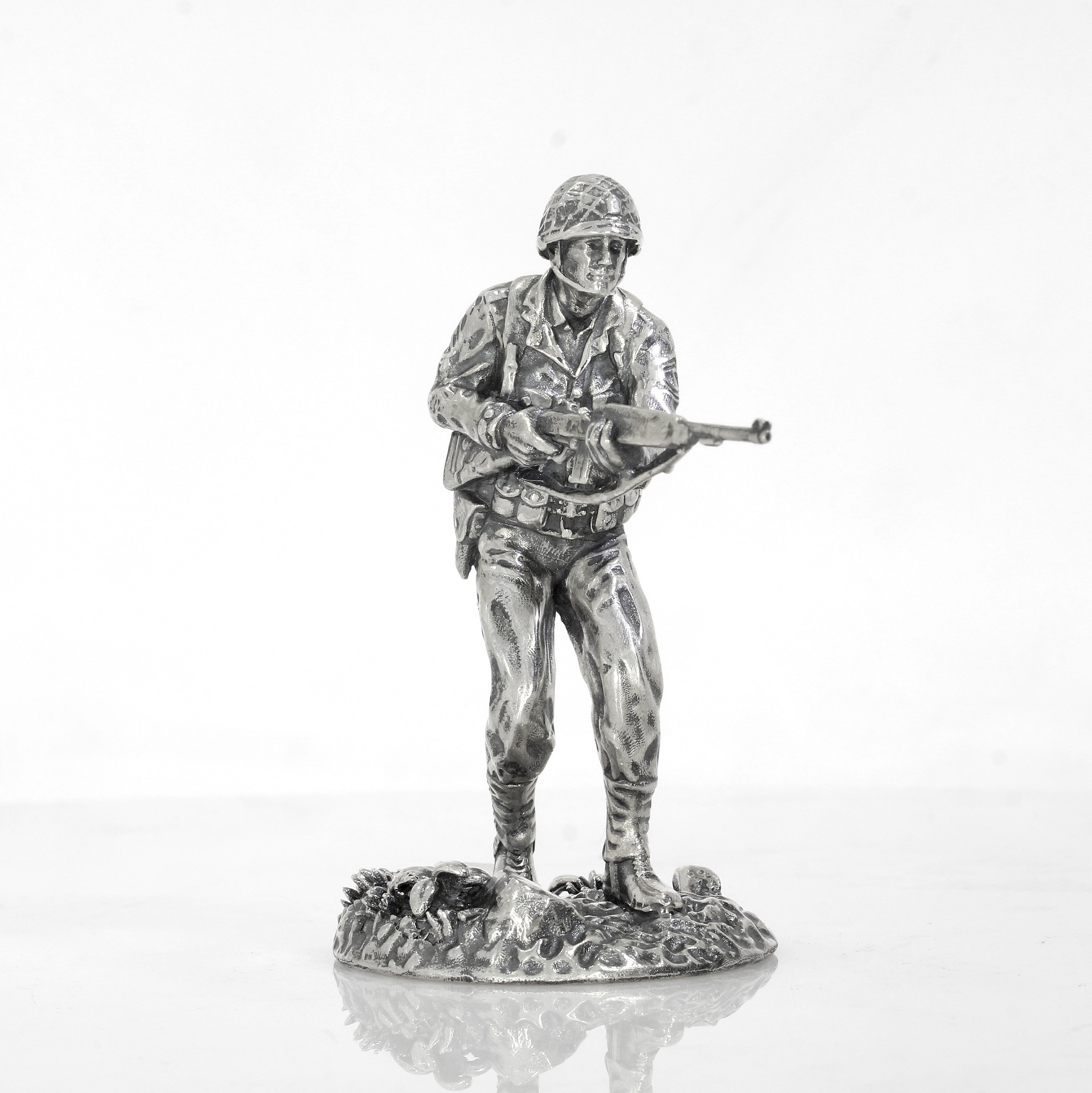 Rifleman "Glover S. Johns" - Silver Soldier – SilverStatues.com